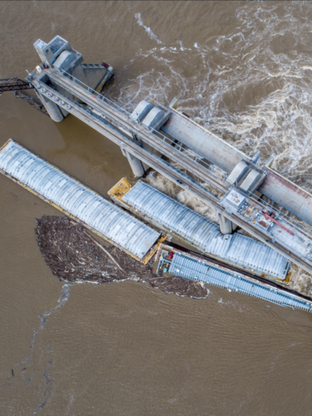 Barge carrying 1,400 tons of Highly Flammable Methanol stuck in Ohio ...