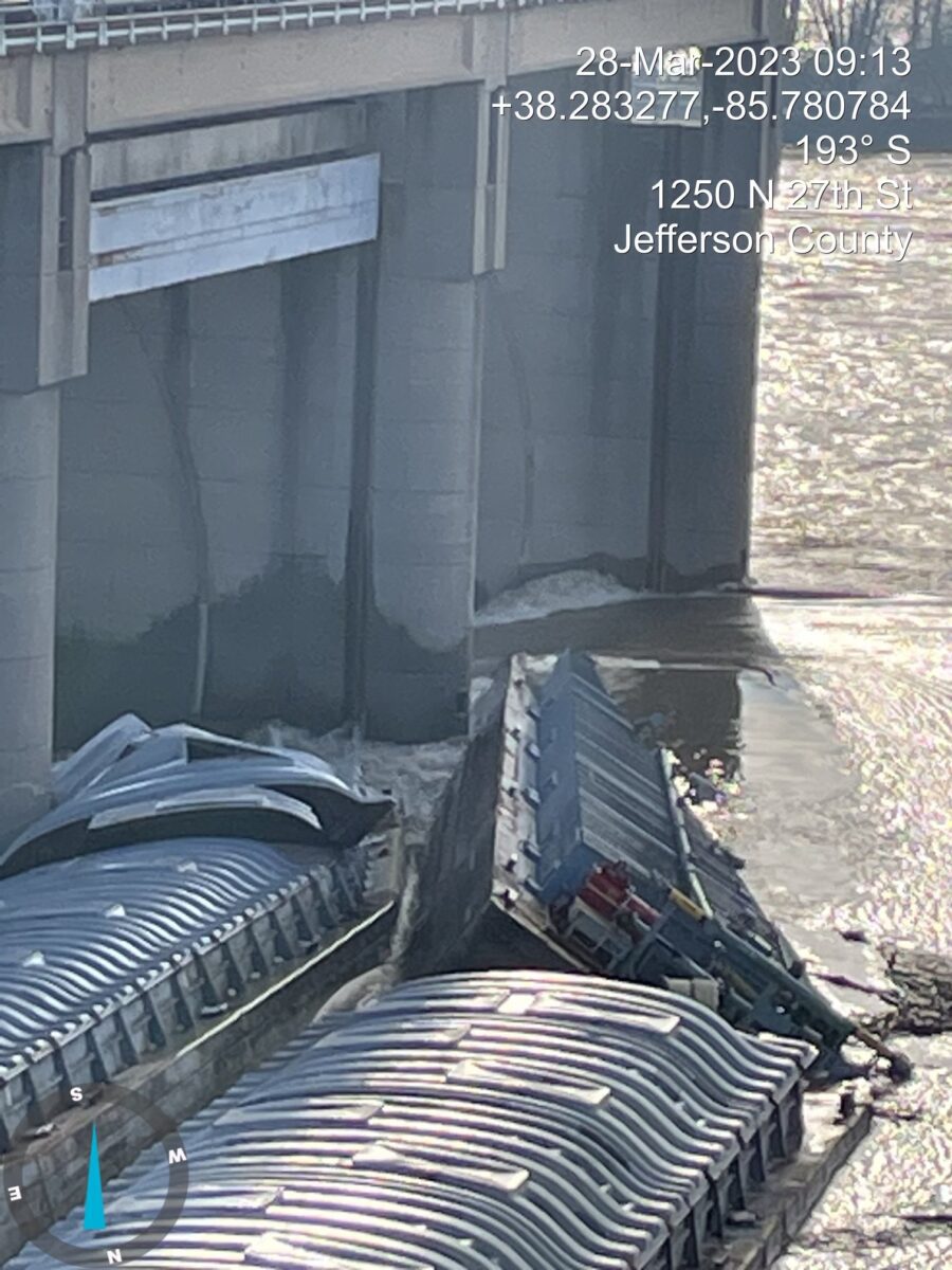 Barge carrying 1,400 tons of Highly Flammable Methanol stuck in Ohio ...