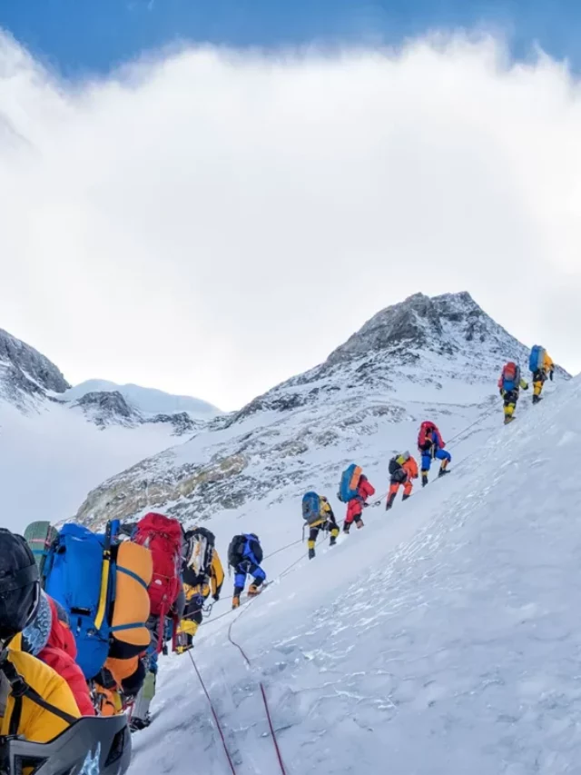 US Climber Becomes the Latest Victim in Record-Breaking Mount Everest ...