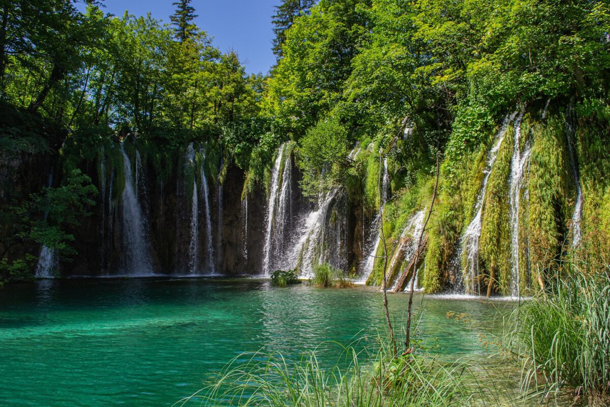 America's Aquatic Jewels: Exploring theTop 10 Cleanest Lakes in the ...