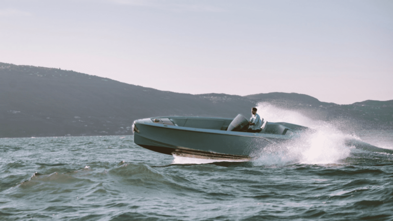 Porsche and Frauscher's 850 Fantom Air Electric Boat Making Waves in ...