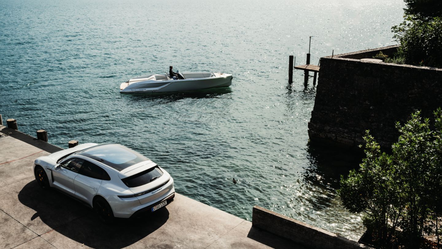 Porsche and Frauscher's 850 Fantom Air Electric Boat Making Waves in ...