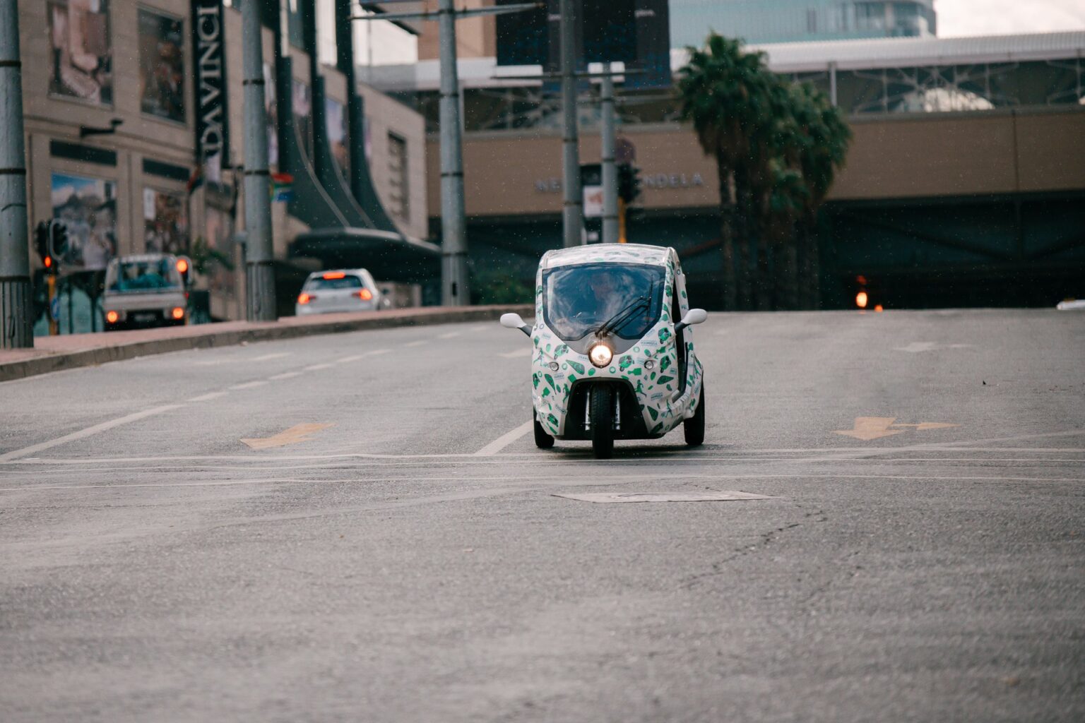 Green Scooter's Zbee: The Compact Electric Trike Redefining Green Urban ...