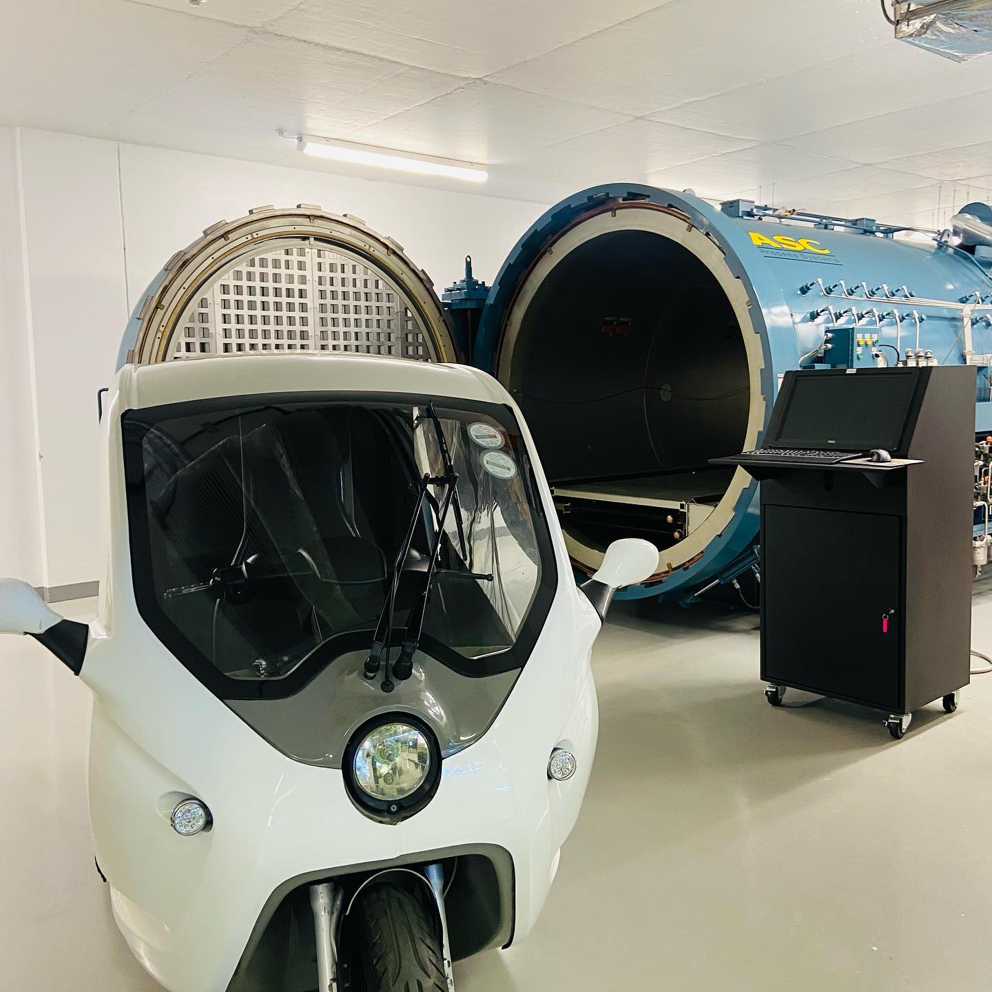 Green Scooter's Zbee: The Compact Electric Trike Redefining Green Urban ...