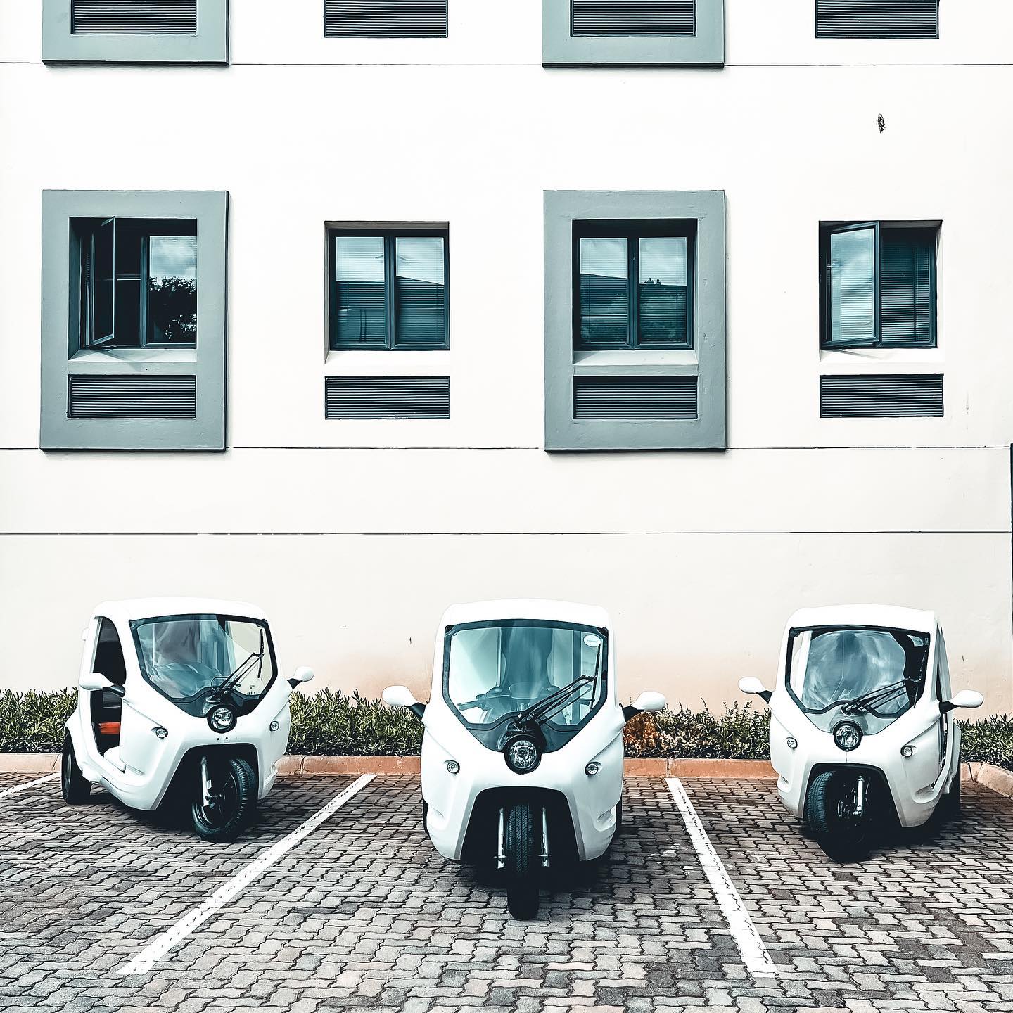 Green Scooter's Zbee: The Compact Electric Trike Redefining Green Urban ...