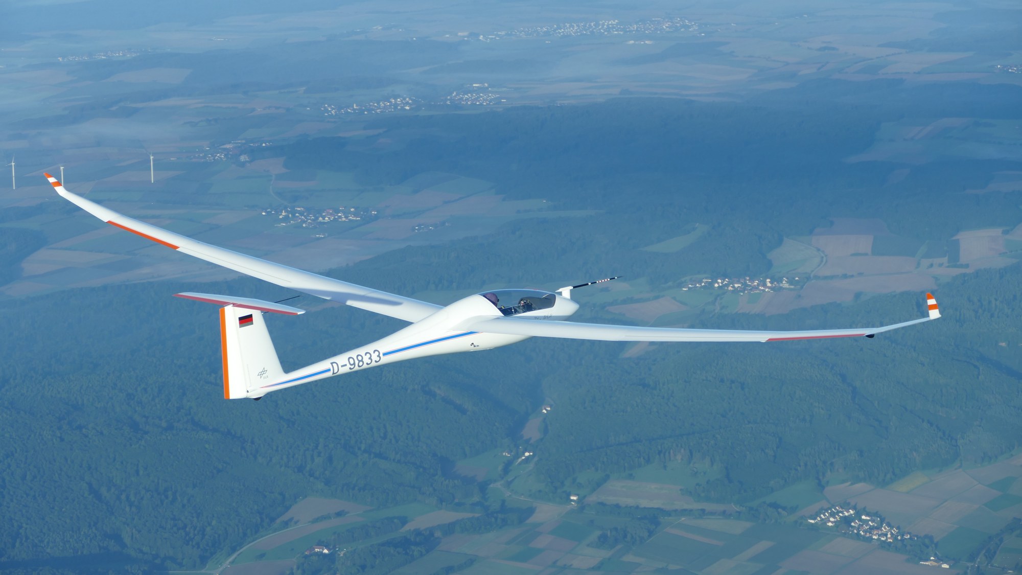 DLR Showcases Nine-Seater and 50-Passenger Hydrogen Aircraft at AERO ...