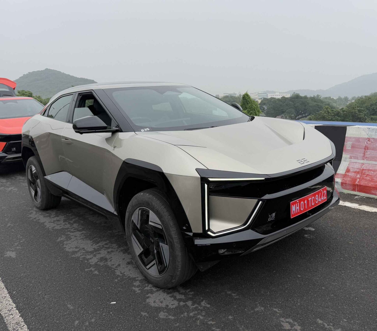 Mahindra BE 6e and XEV 9e Electric SUVs: 682 km Range, 20-Minute Charging, and 6.7-Second ...