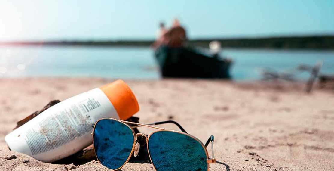 Sunscreen Pollution: 35kg a Day Is Washing Into the Ocean - Karmactive