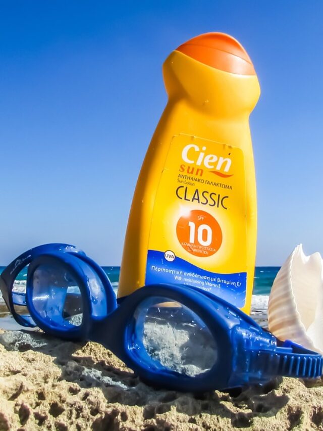 Sunscreen Chemicals Are Building Up in the Ocean - Karmactive