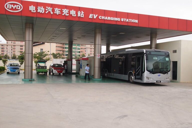 BYD's 1,000V EV Platform Charges 249 Miles in 5 Minutes, Surpassing ...