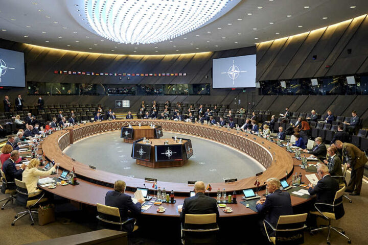 Giga Chat vs ChatGPT: The Russian AI Chatbot Wildcard - Karmactive