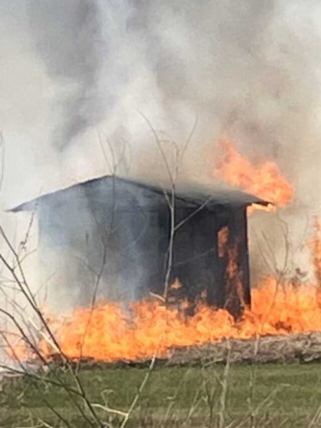 Manitoba Wildfires Kill 2, Force Over 1,000 to Flee as 124,000 Hectares ...